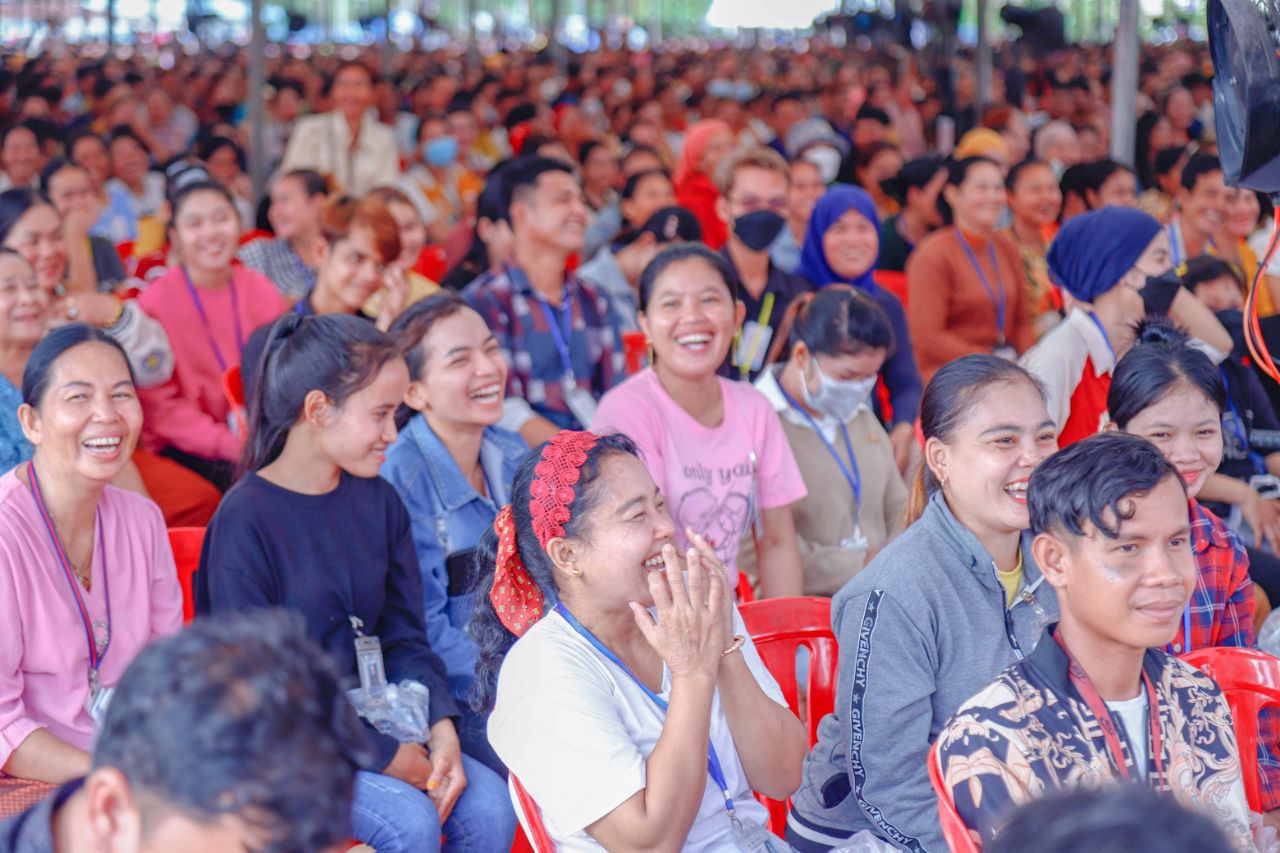 សម្តេចតេជោ ហ៊ុន សែន អញ្ជើញសំណេះសំណាលជាមួយបងប្អូនកម្មករនិយោជិត ...