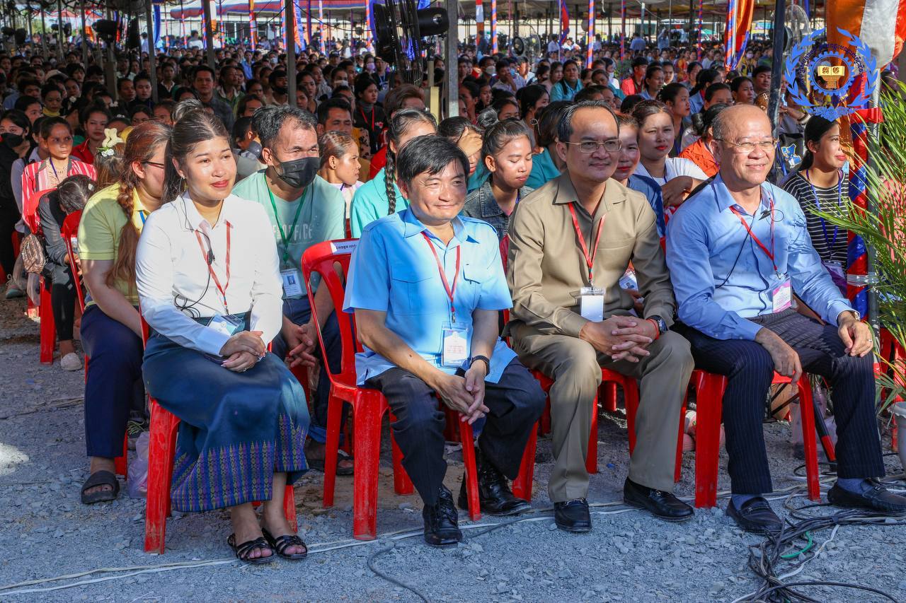 សម្ដេចតេជោ ហ៊ុន សែន អញ្ជើញសំណេះសំណាលជាមួយបងប្អូនកម្មករកម្មការិនី ...