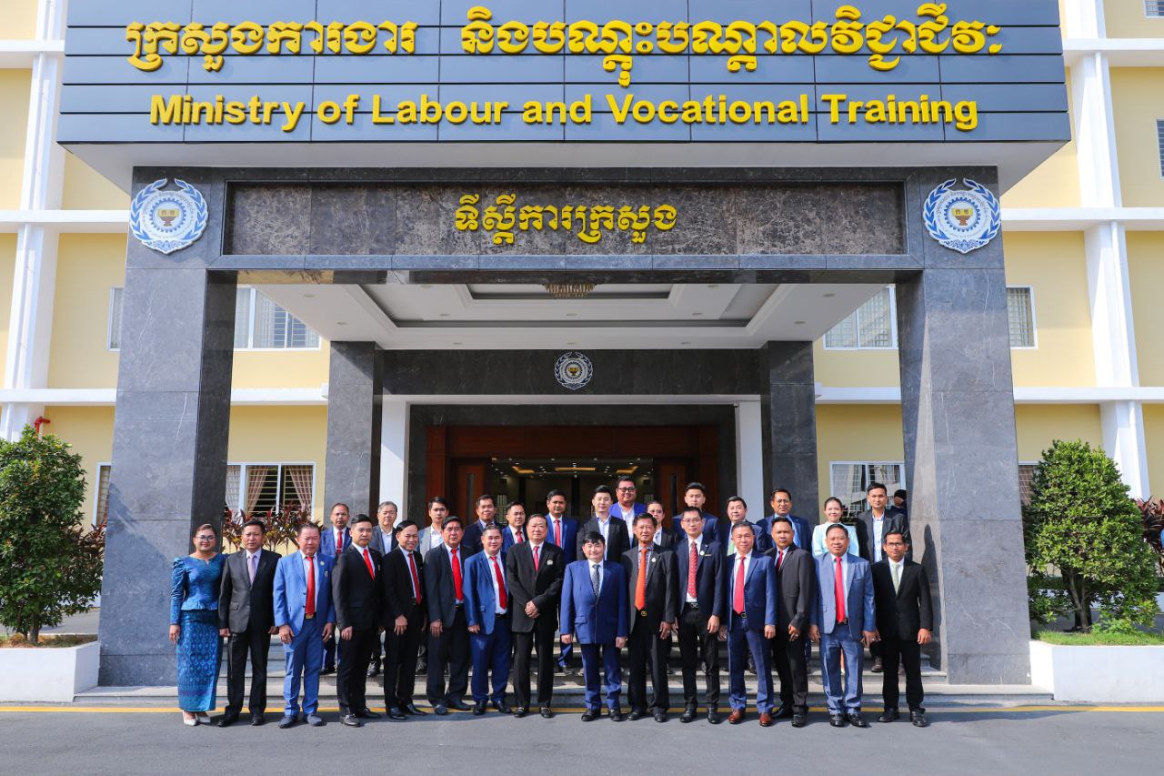 ឯកឧត្តម ហេង សួរ ...