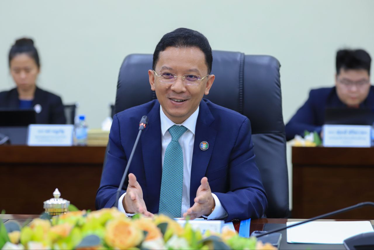 ឯកឧត្តម ហេង សួរ និងឯកឧត្តម ហែម វណ្ណឌី ...