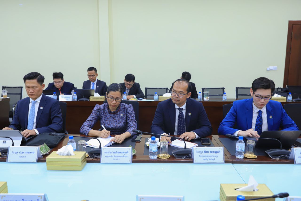 ឯកឧត្តម ហេង សួរ និងឯកឧត្តម ហែម វណ្ណឌី ...