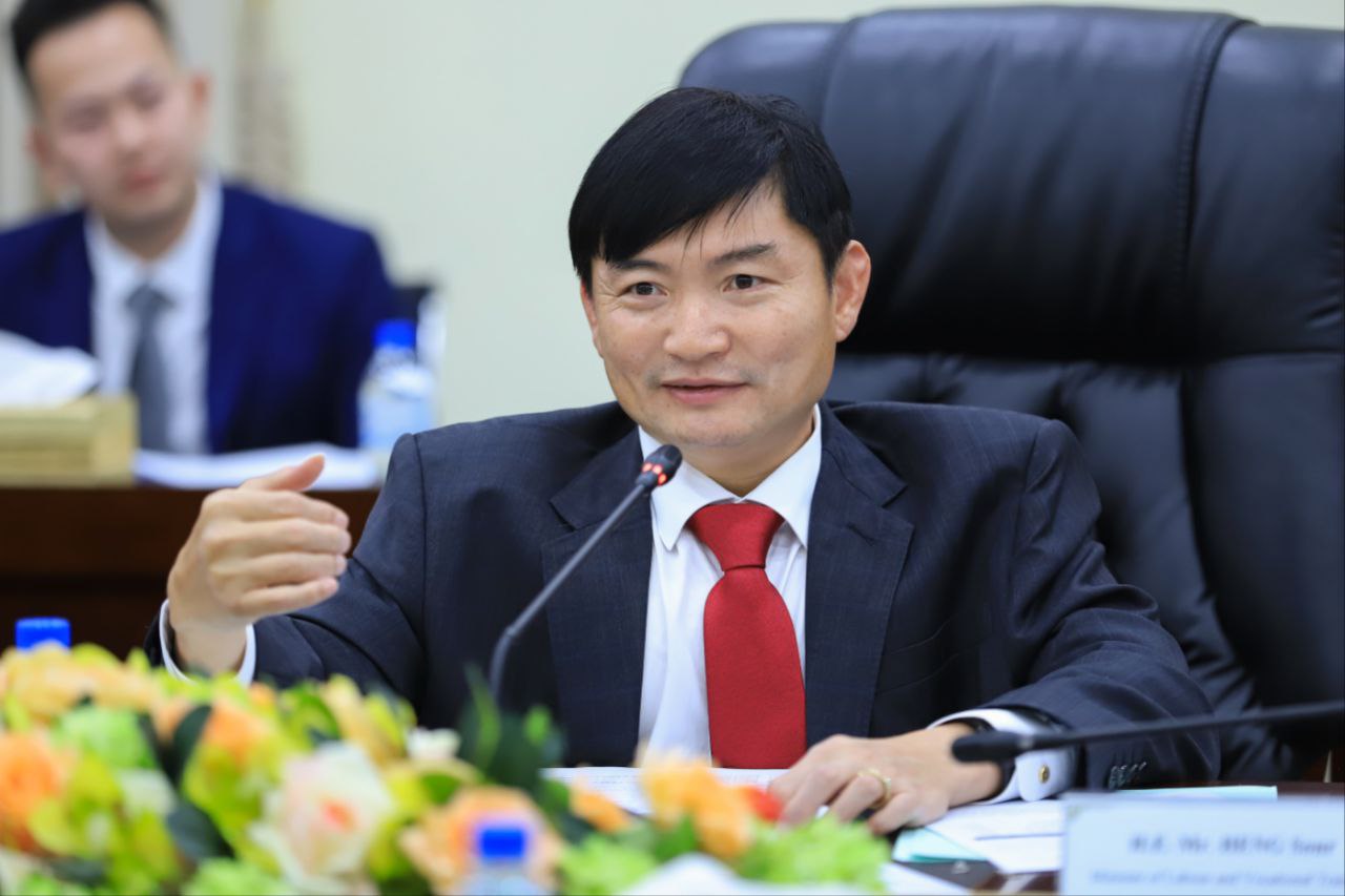 ឯកឧត្តមហេង សួរ ...