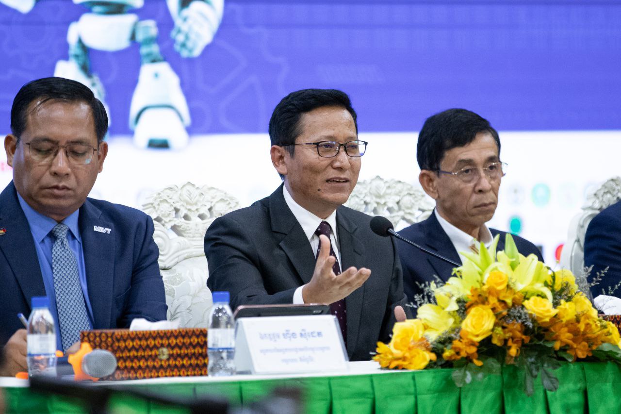 ក្រសួងការងារបើកសន្និសីទសារព័ត៌មានស្តីពី ...