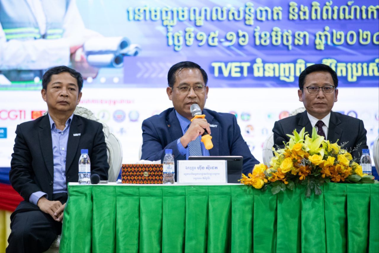 ក្រសួងការងារបើកសន្និសីទសារព័ត៌មានស្តីពី ...