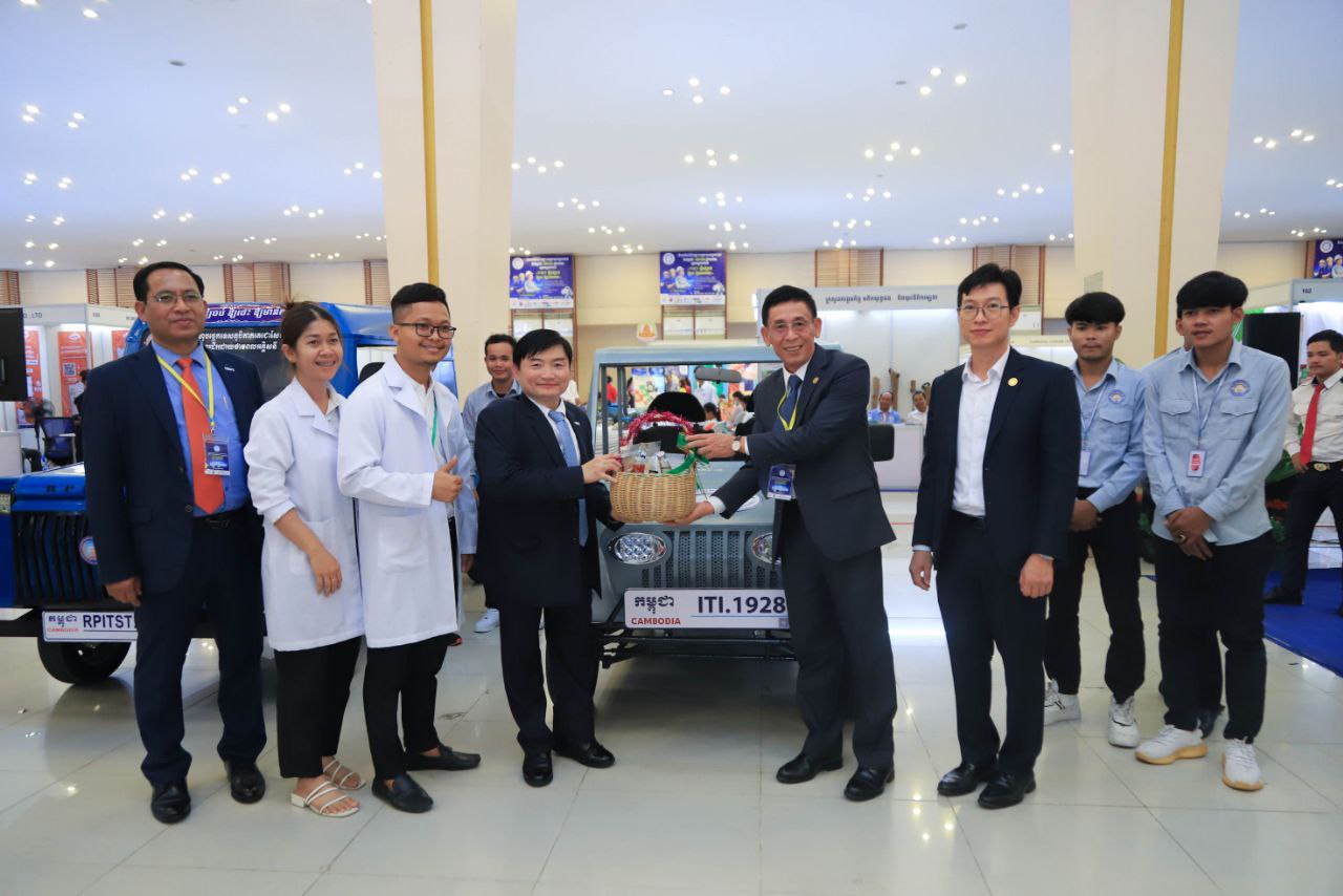 រដ្ឋមន្ត្រីក្រសួងការងារ៖TVET ...