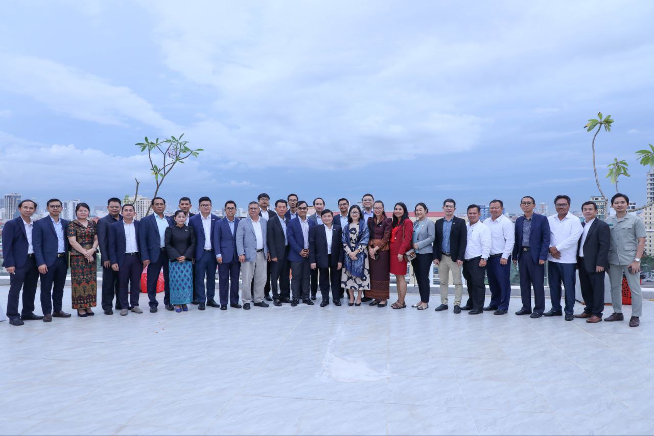 ឯកឧត្តម ហេង សួរ ដឹកនាំកិច្ចប្រជុំប្រចាំឆ្នាំ ...