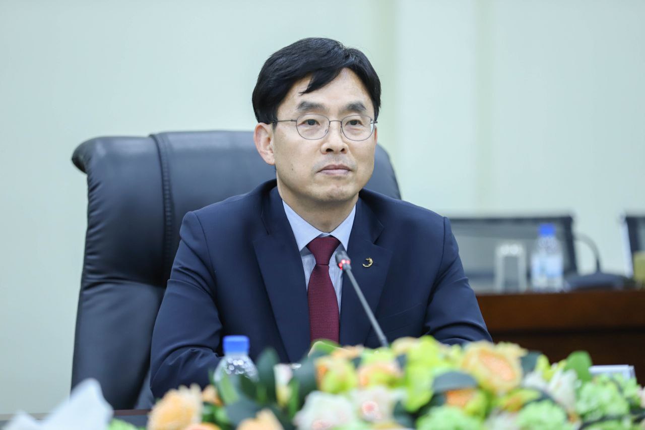 ឯកឧត្តម ហេង សួរ ជួបពិភាក្សាការងារជាមួយអគ្គលេខាធិការនៃសេវាការងារ ...