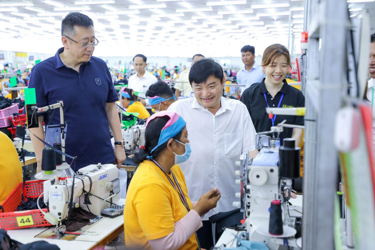 រដ្ឋមន្ត្រីក្រសួងការងារ និងអភិបាលខេត្តកំពង់ឆ្នាំង ...