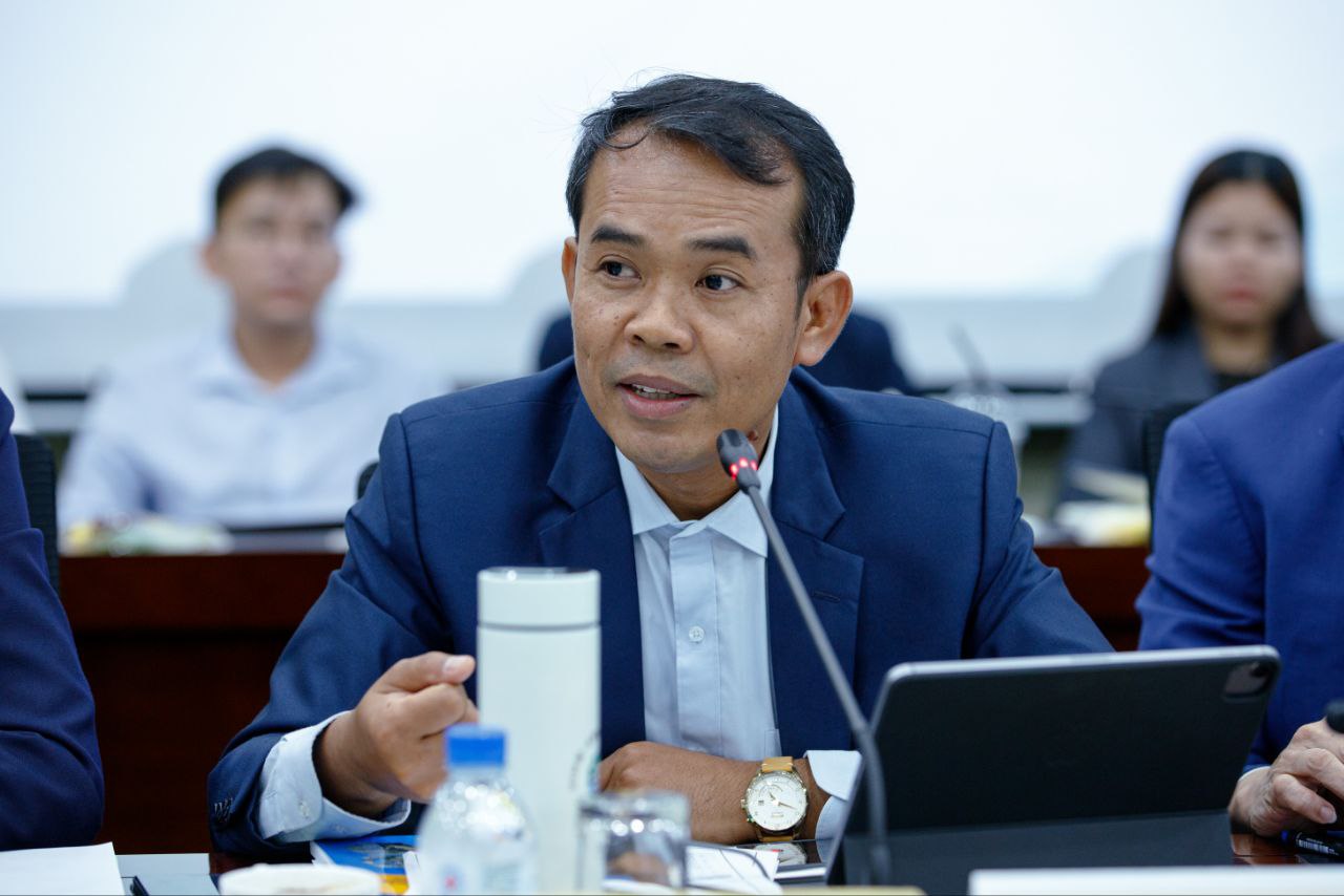 ឯកឧត្តម ហេង សួរ ...