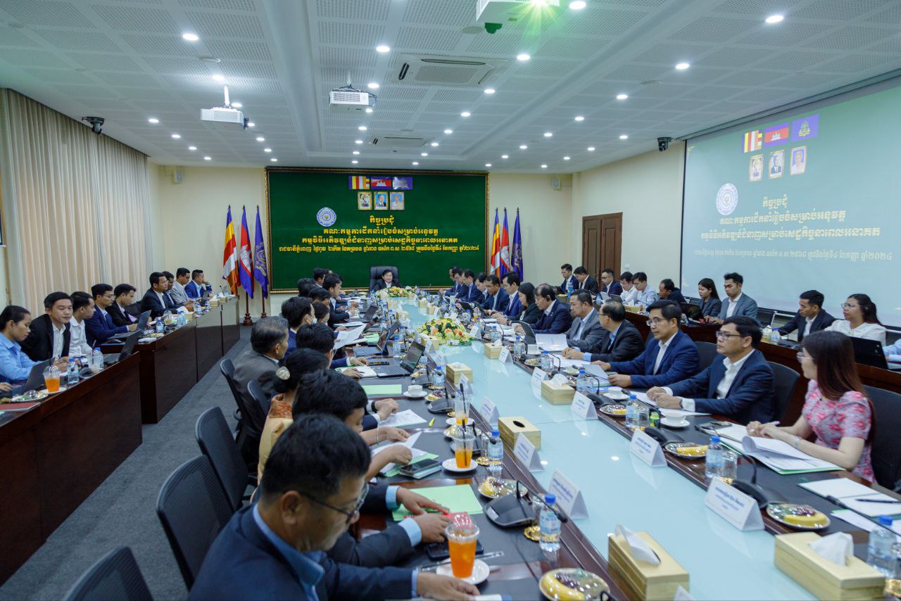 ឯកឧត្តម ហេង សួរ ...