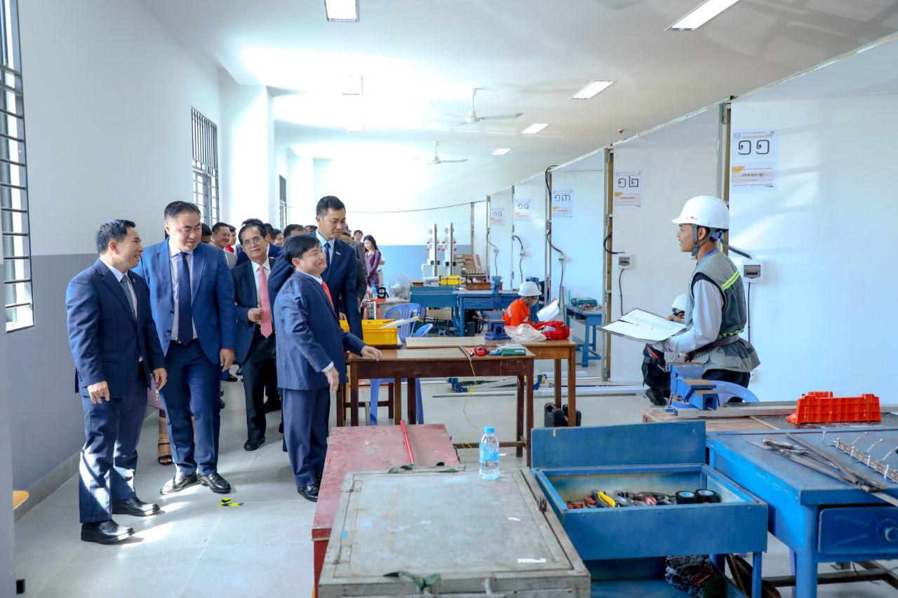 បេក្ខជនចូលរួមកម្មវិធីប្រកួតប្រជែងជំនាញថ្នាក់ជាតិកម្ពុជា លើកទី៩ថា ...