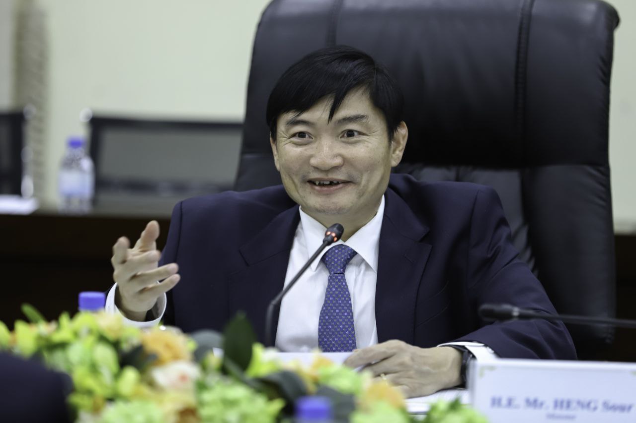 ឯកឧត្តម ហេង សួរ ...