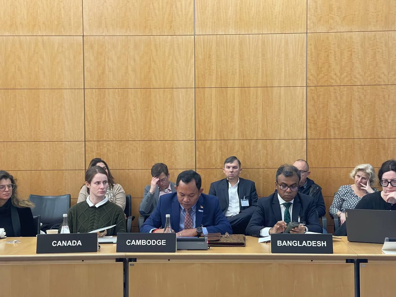 កម្ពុជារំលេចពីខ្សែច្រវាក់ផ្គត់ផ្គង់ផលិតផលវាយនភណ្ឌ កាត់ដេរ ...