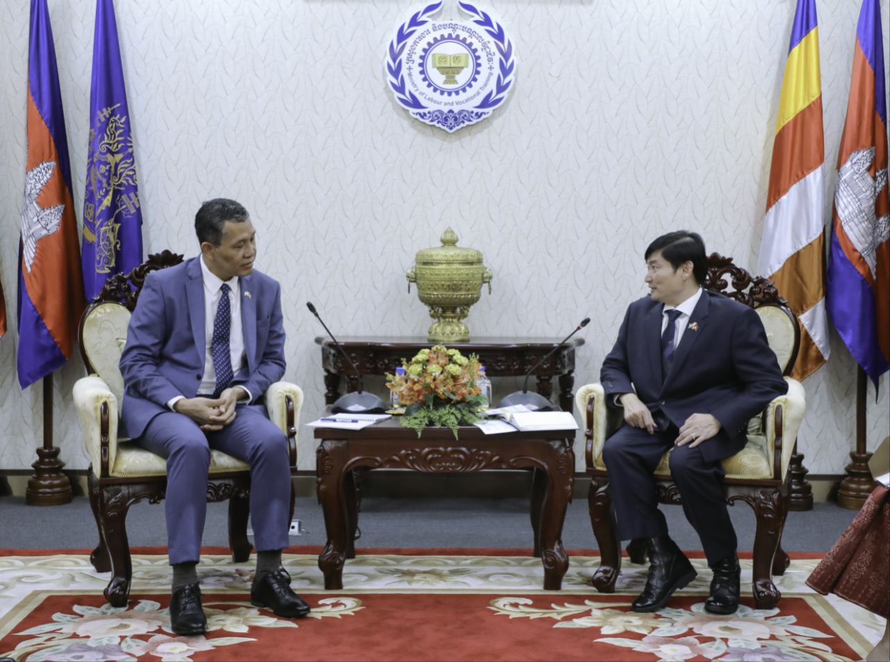 រដ្ឋមន្ត្រីក្រសួងការងារ និងឯកអគ្គរដ្ឋទូតឥណ្ឌាប្រចាំនៅកម្ពុជា ...