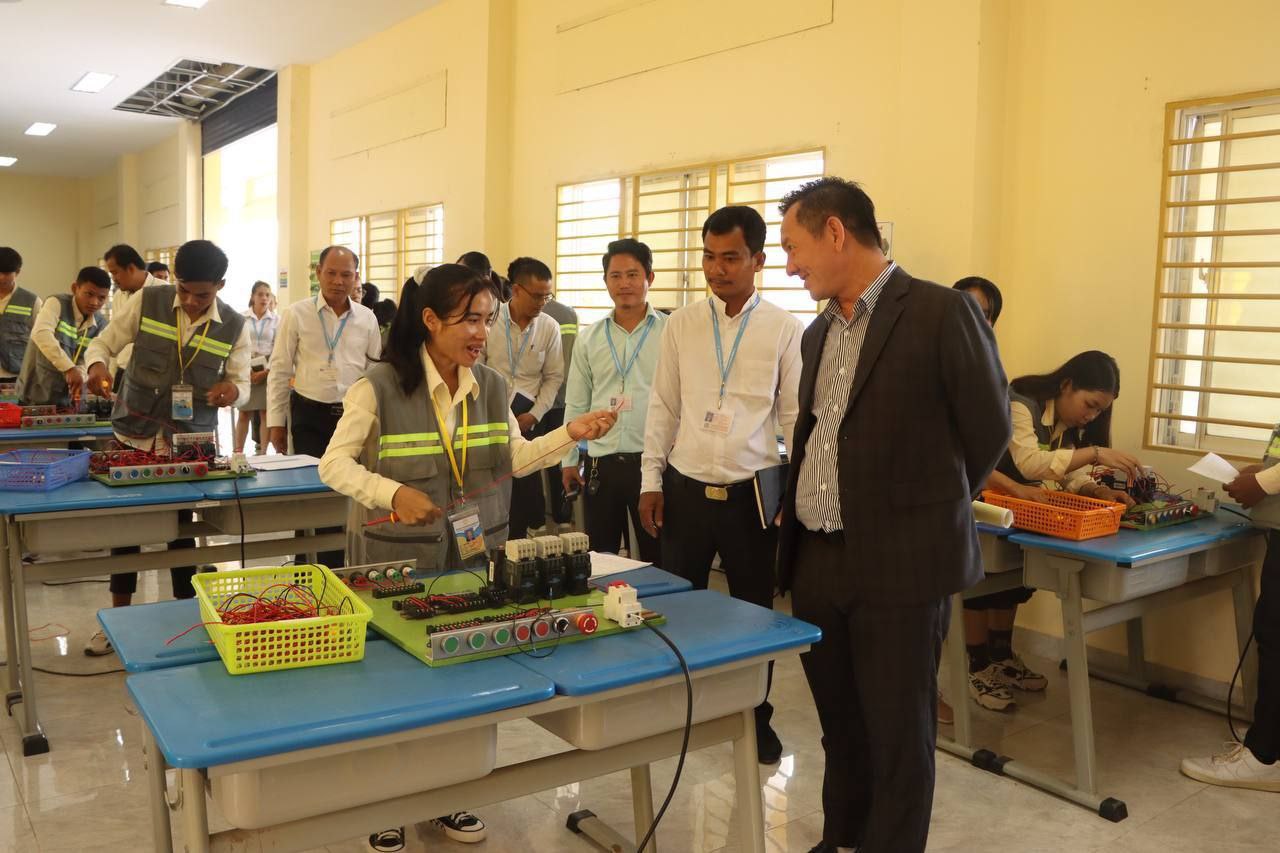 ក្រសួងការងារចុះពិនិត្យ តាមដាន និងវាយតម្លៃការអនុវត្តកម្មវិធី TVET ...