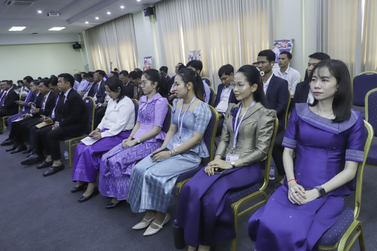 មន្ត្រីជាន់ខ្ពស់ក្រសួងការងារ ...