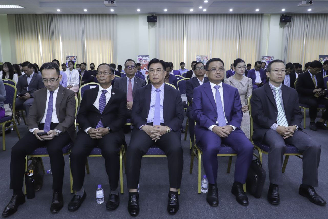 មន្ត្រីជាន់ខ្ពស់ក្រសួងការងារ ...