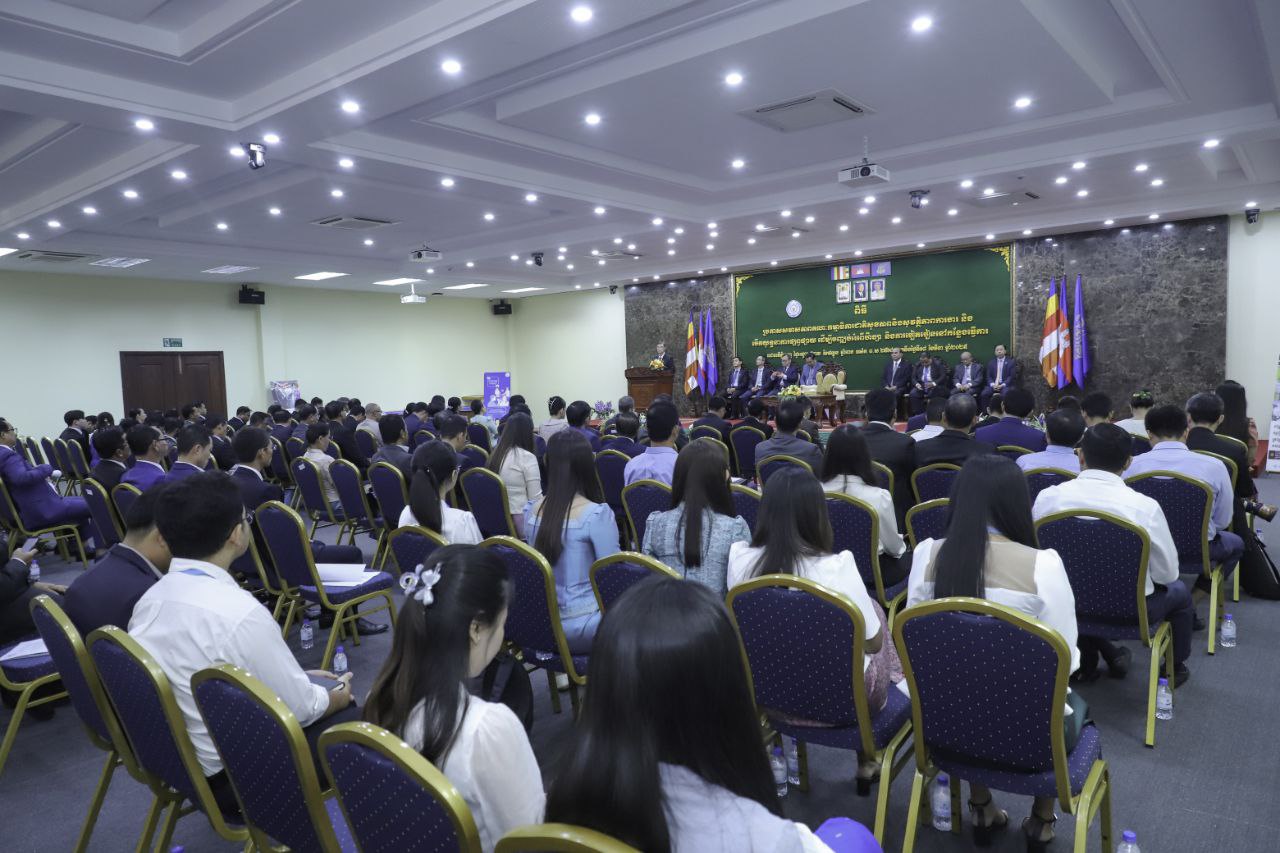 មន្ត្រីជាន់ខ្ពស់ក្រសួងការងារ ...