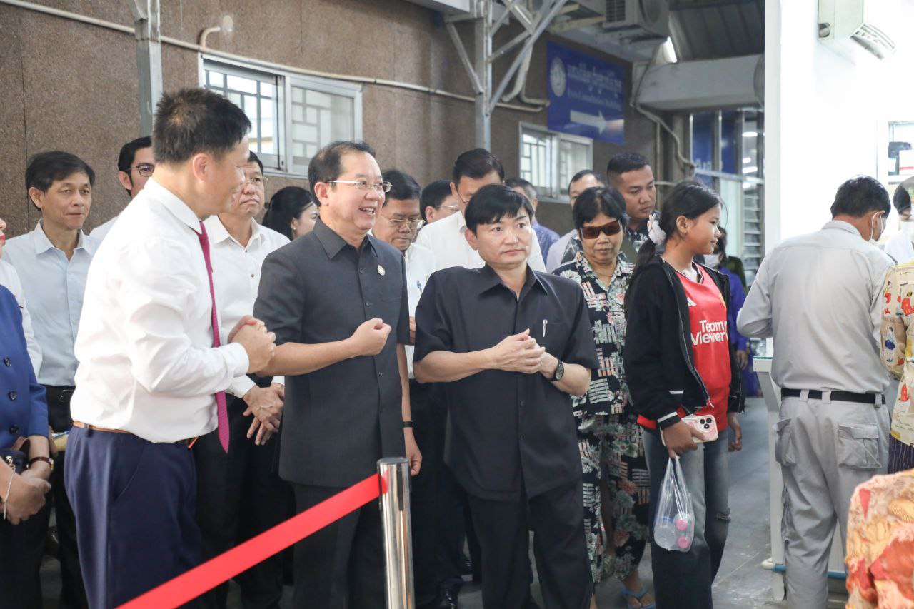 រដ្ឋមន្ត្រីក្រសួងការងារ និងរដ្ឋមន្ត្រីក្រសួងសុខាភិបាល ...