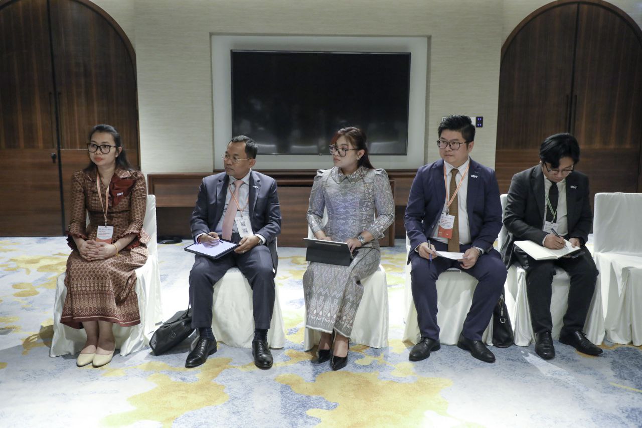 ឯកឧត្តម ហេង សួរ ជួបពិភាក្សាការងារជាមួយអង្គការអន្តរជាតិខាងការងារ (ILO ...